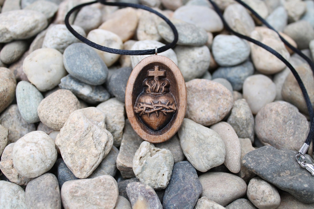 Sacred Heart Wooden Pendant, Baptism Gift, Christian Necklace - Etsy