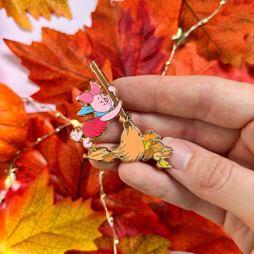 PIGLET PIN / Winnie the Pooh Piglet Fall Autumn Leaves Disney Enamel ...