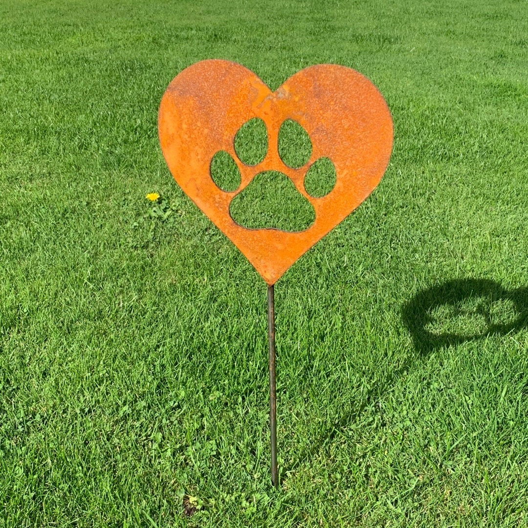 Rusty Paw Print on A Stick - Garden Art - Rusty Art - Metal Garden ...