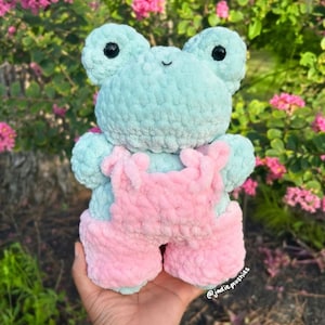 Crochet Baby Frog in Overalls Plushie PATTERN - Etsy