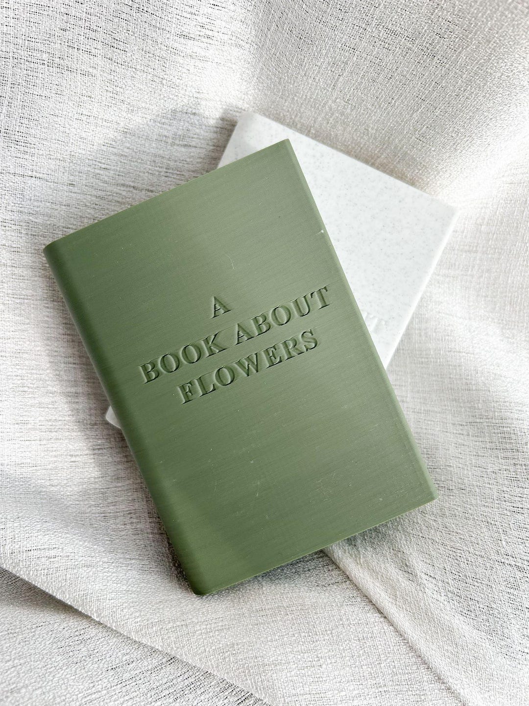 New! STL FILE OF A Book Vase for Flowers Bookshelf Decor Modern Home ...