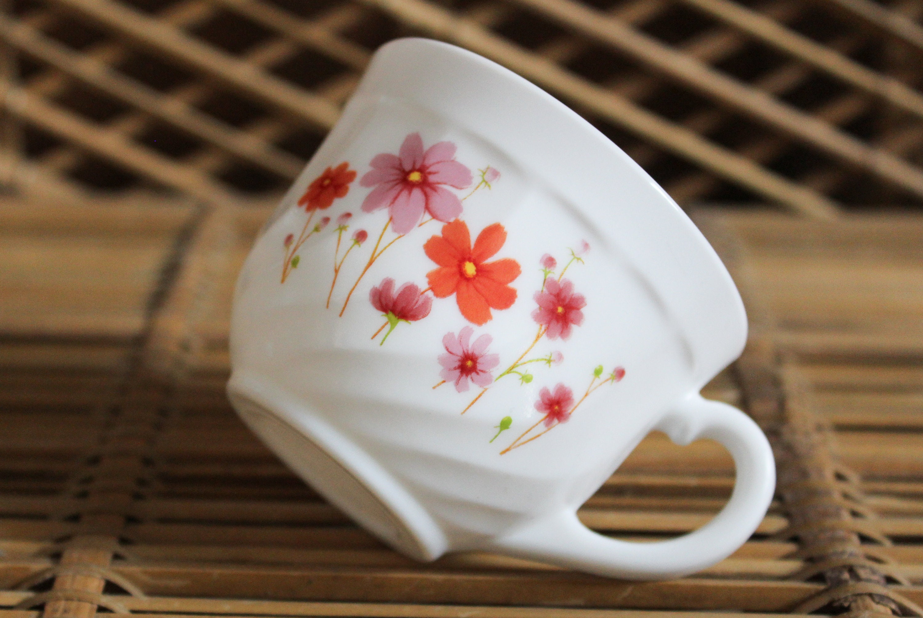 6 CUPS Arcopal decoration flower France vintage