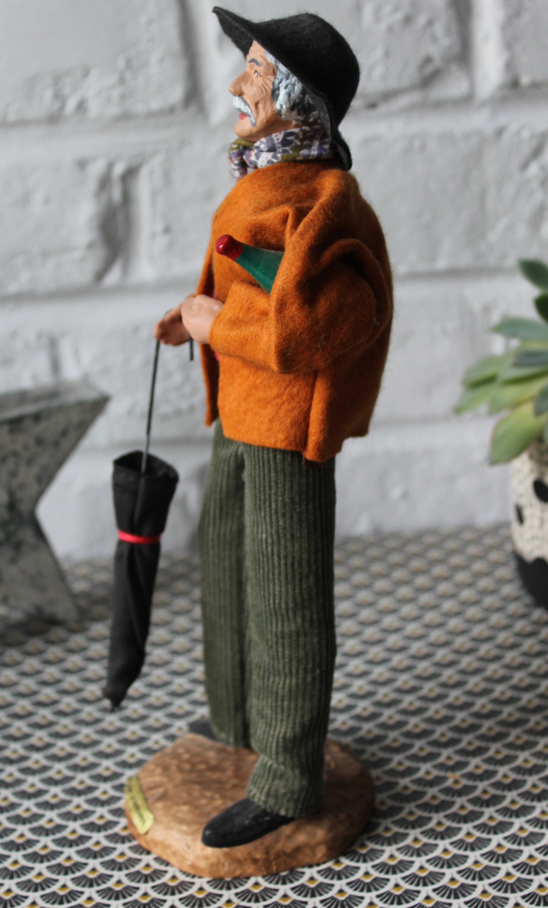 SANTON French man carrying umbrella, large size, Provencal fabric ...