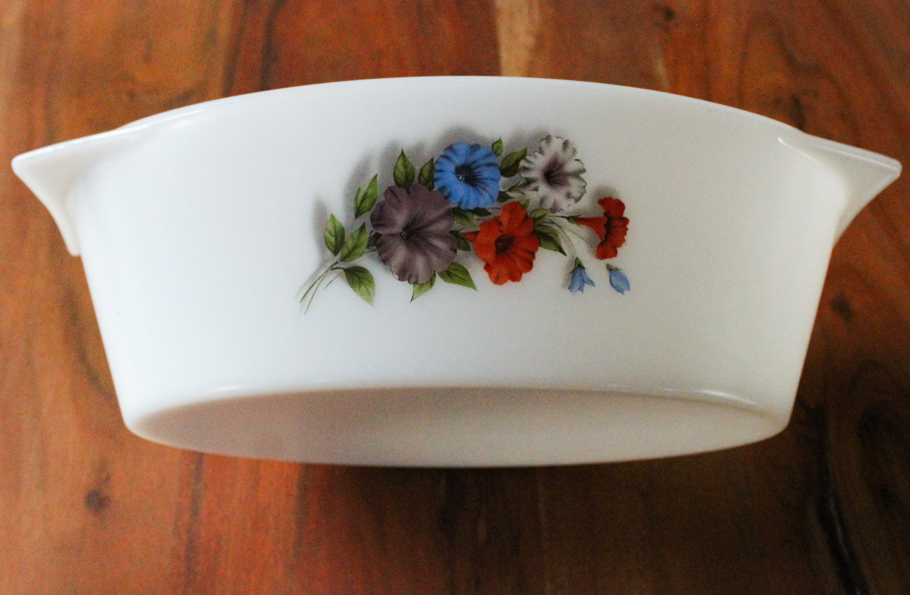 ARCOPAL casserole dish with lid, in tempered opal, volubilis pattern ...