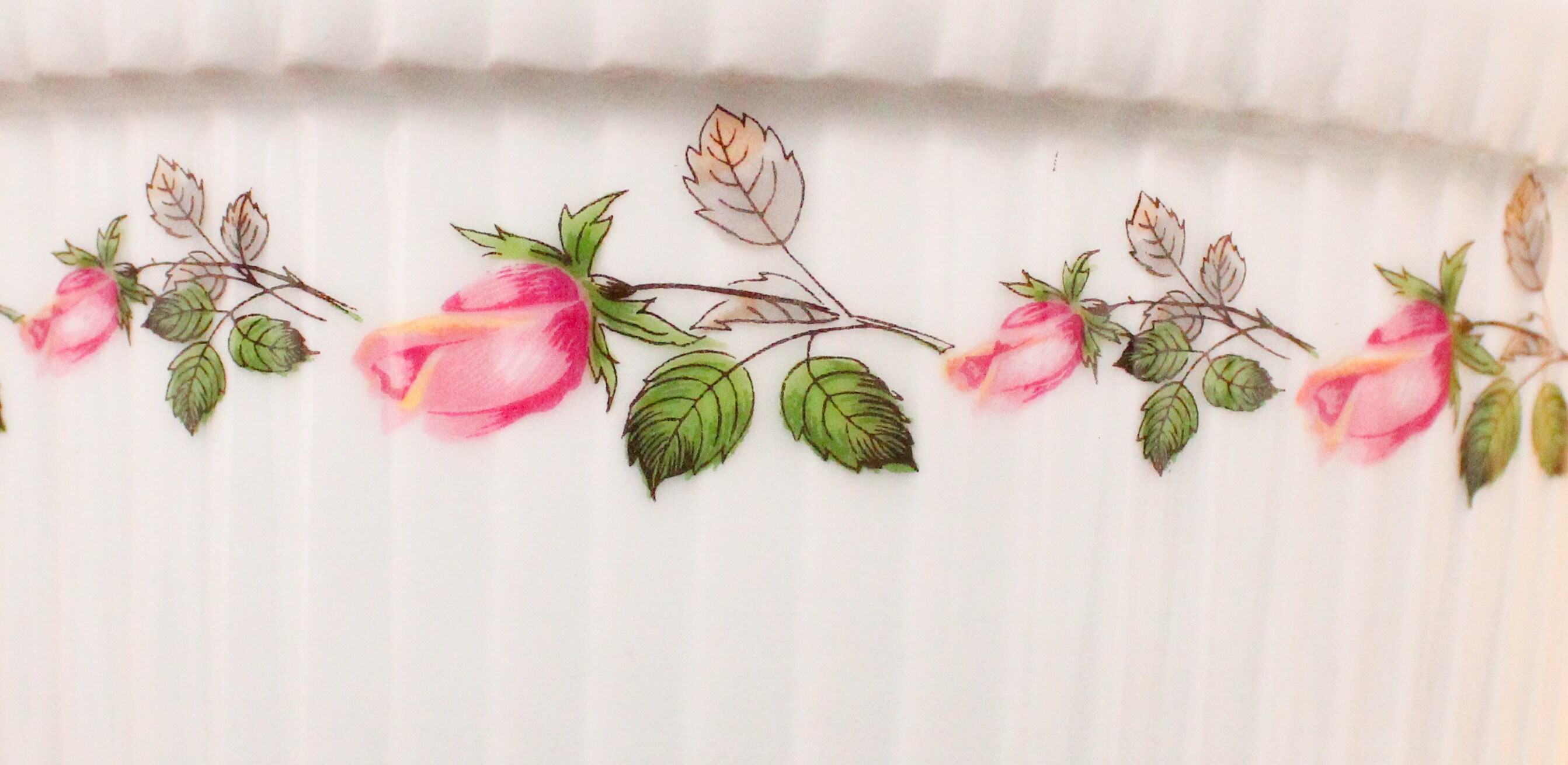 SOUFFLE DISH Apilco vintage porcelain garland of pink roses