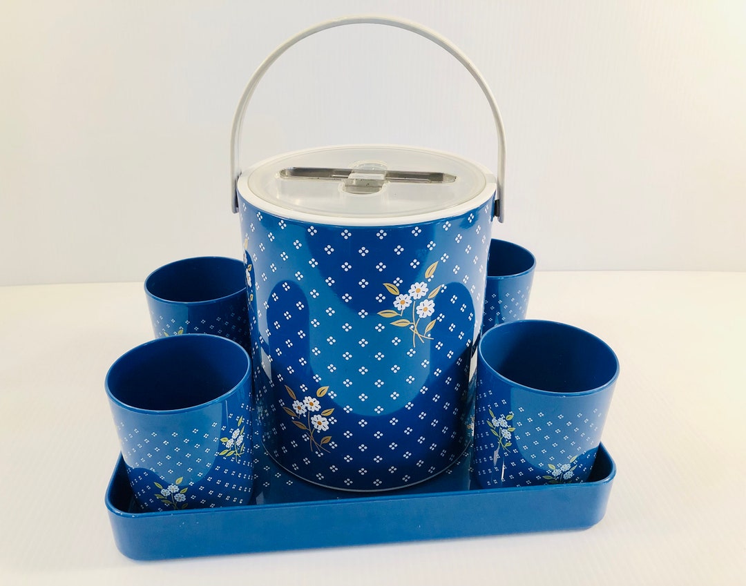 Vintage Blue Calico Beverage Set, 7 Piece Plastic Drink Set With Ice ...