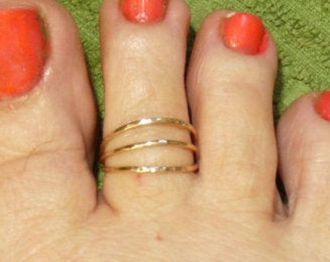 Toe Ring14 kt Goldfill ring Midi ring Hammered Band Toe | Etsy