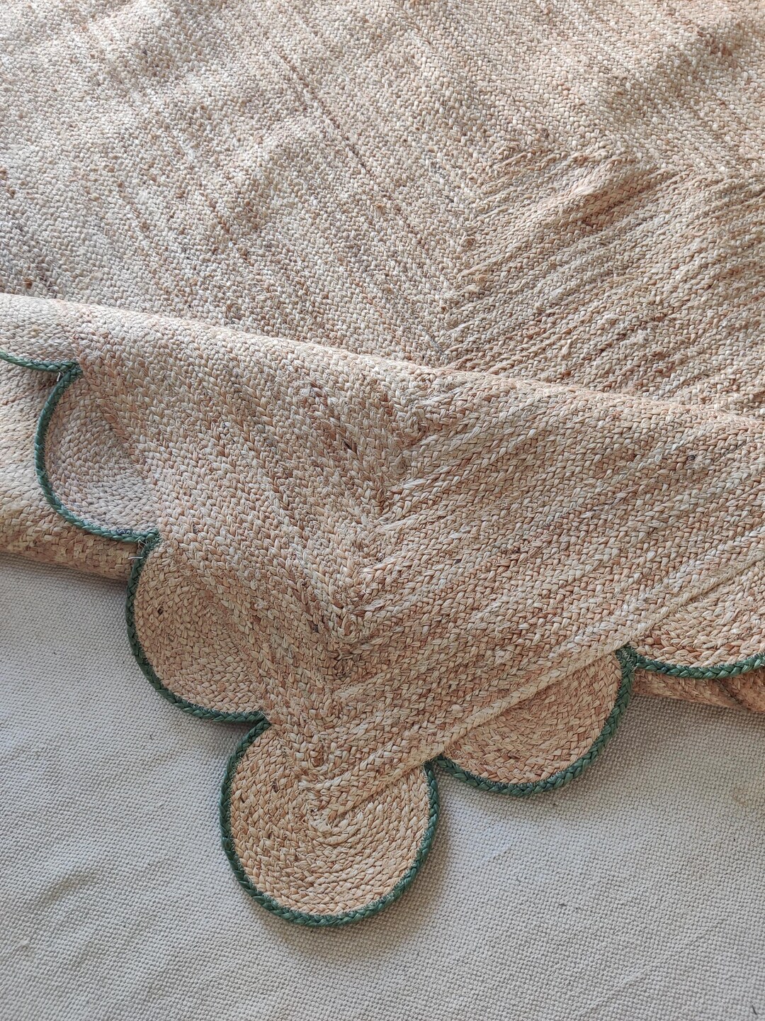 Scalloped Hand Braided Natural Jute Rug With Dark Green Border Handmade ...
