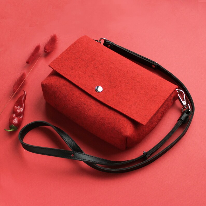Red 100% Merino Wool Felt Crossbody Clutch Bag Woolberry - Etsy