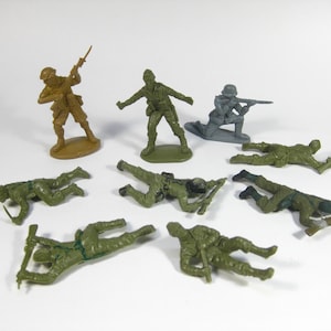 9 Vintage Matchbox WW2 Toy Soldiers 1:32 54mm 70's. Plastic Figures ...