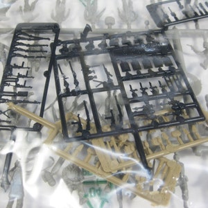 Plastic Toy Soldiers Rare Preiser Military Model Kit ,72516 ,boxed 1/72 german Paratroopers ...