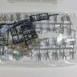 Plastic Toy Soldiers Rare Preiser Military Model Kit ,72516 ,boxed 1/72 german Paratroopers ...