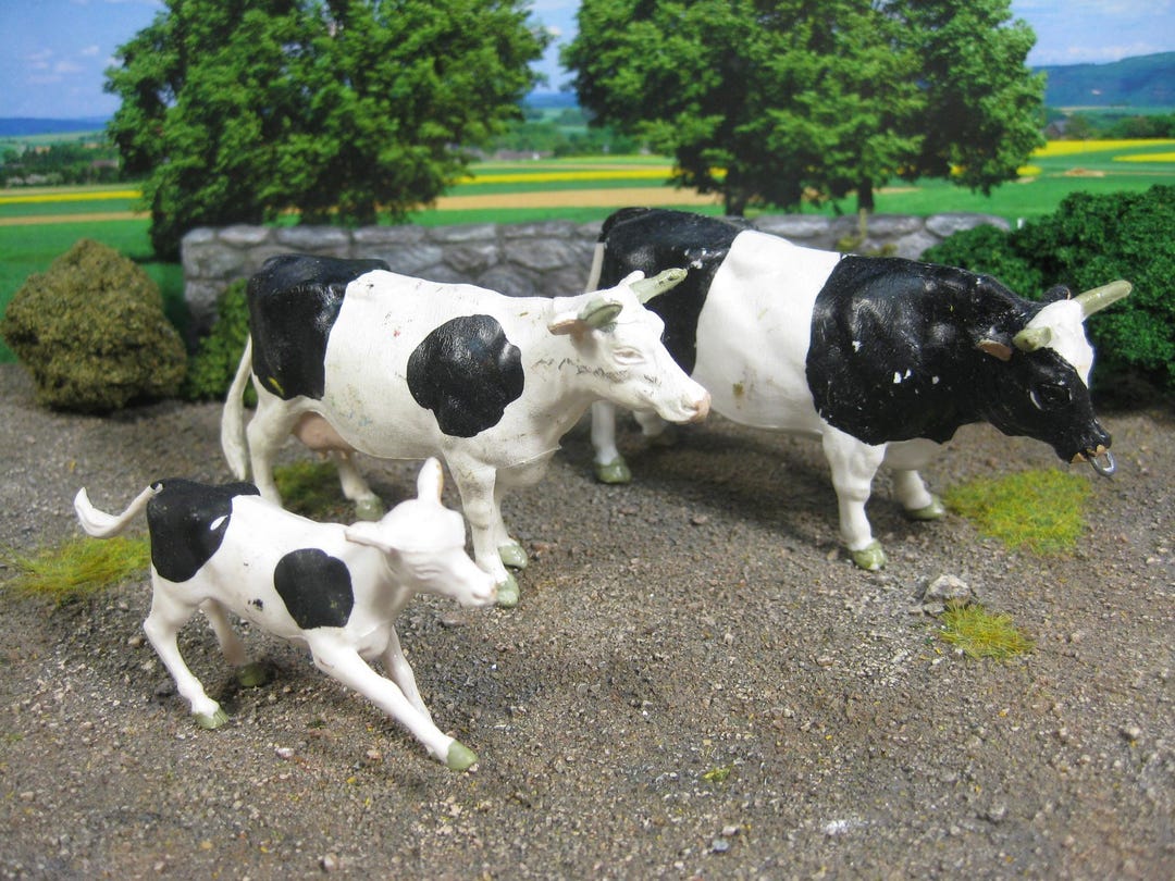 3 Vintage Original Britains ,farm Animals 1:32 ,"friesian Cow, Bull and ...