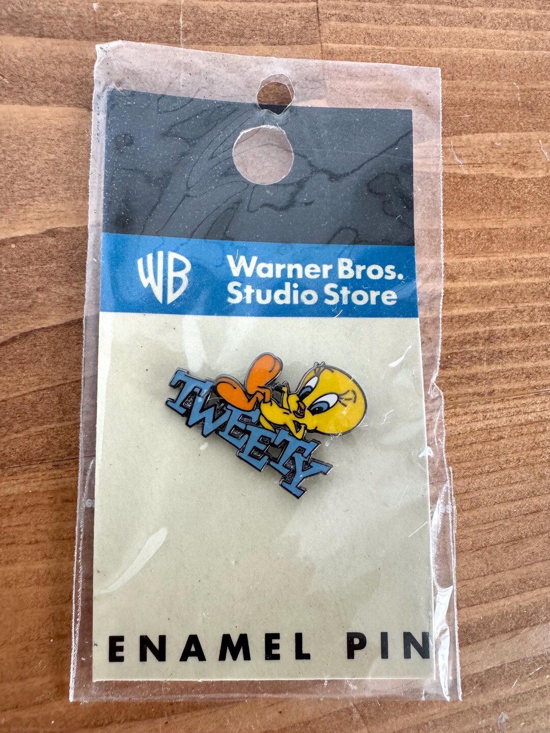 Tweety Bird Enamel Lapel Hat Pin Collectible 1998 Warner Bros Yellow ...