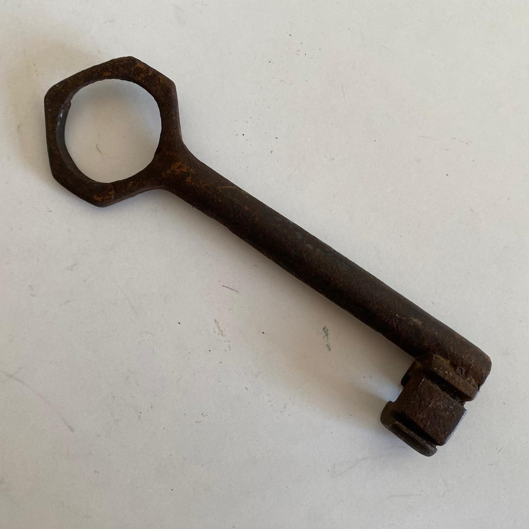 Large Vintage Skeleton Key – Rustic Gothic Home Decor - Big Key ...