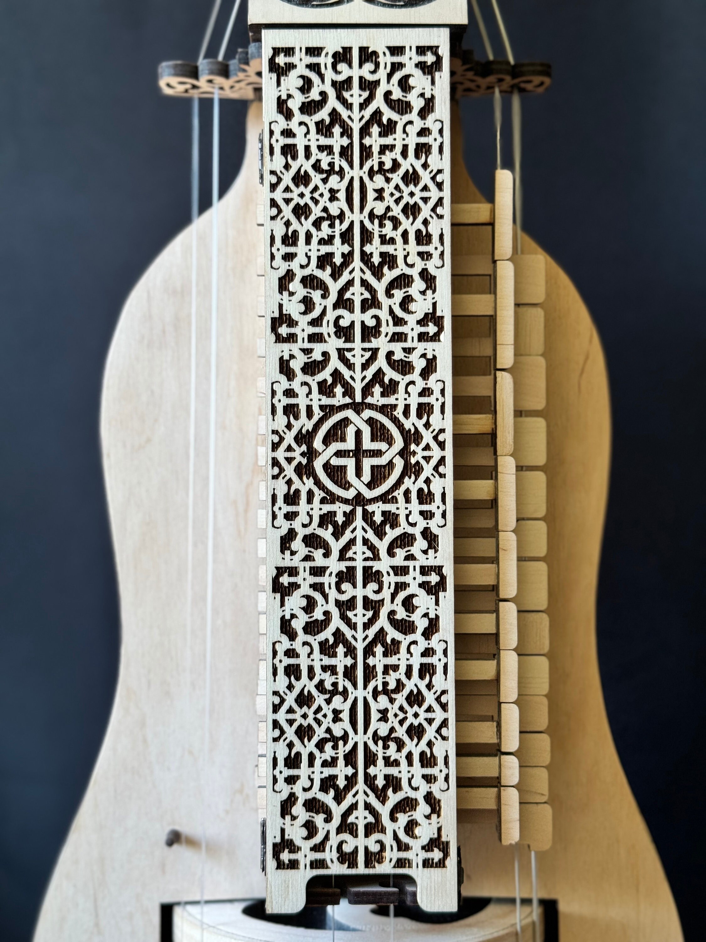 Hurdy-gurdy "queen of the North" . Lyre. Chromatic. 23 Keys. 6 Strings ...
