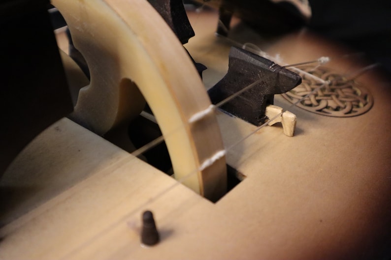 Hurdy-gurdy "queen of the North" . Lyre. Chromatic. 23 Keys. 6 Strings ...