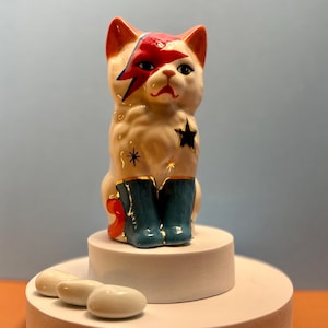 David Meowie Ceramic Cat Figurine: Handmade and Handpainted, Gold ...