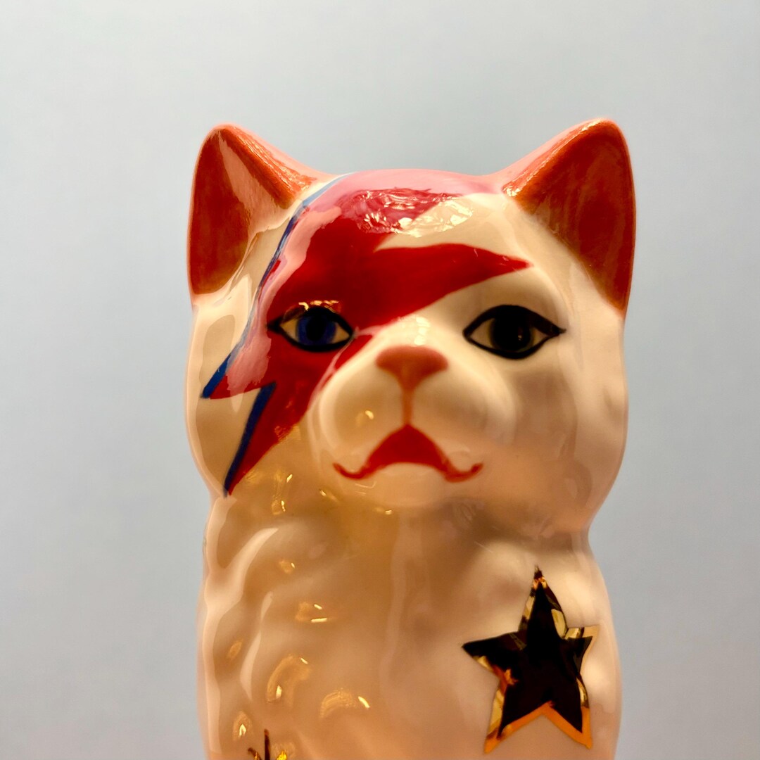 David Meowie Ceramic Cat Figurine: Bowie Inspired, Gold Lustre Decor - Etsy