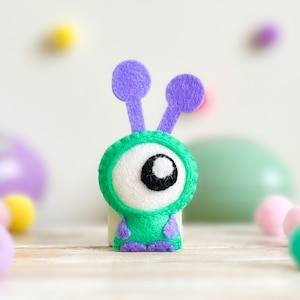 Interstellar Stitch: Felt Alien & Spaceship Pattern Craft Your Own ...