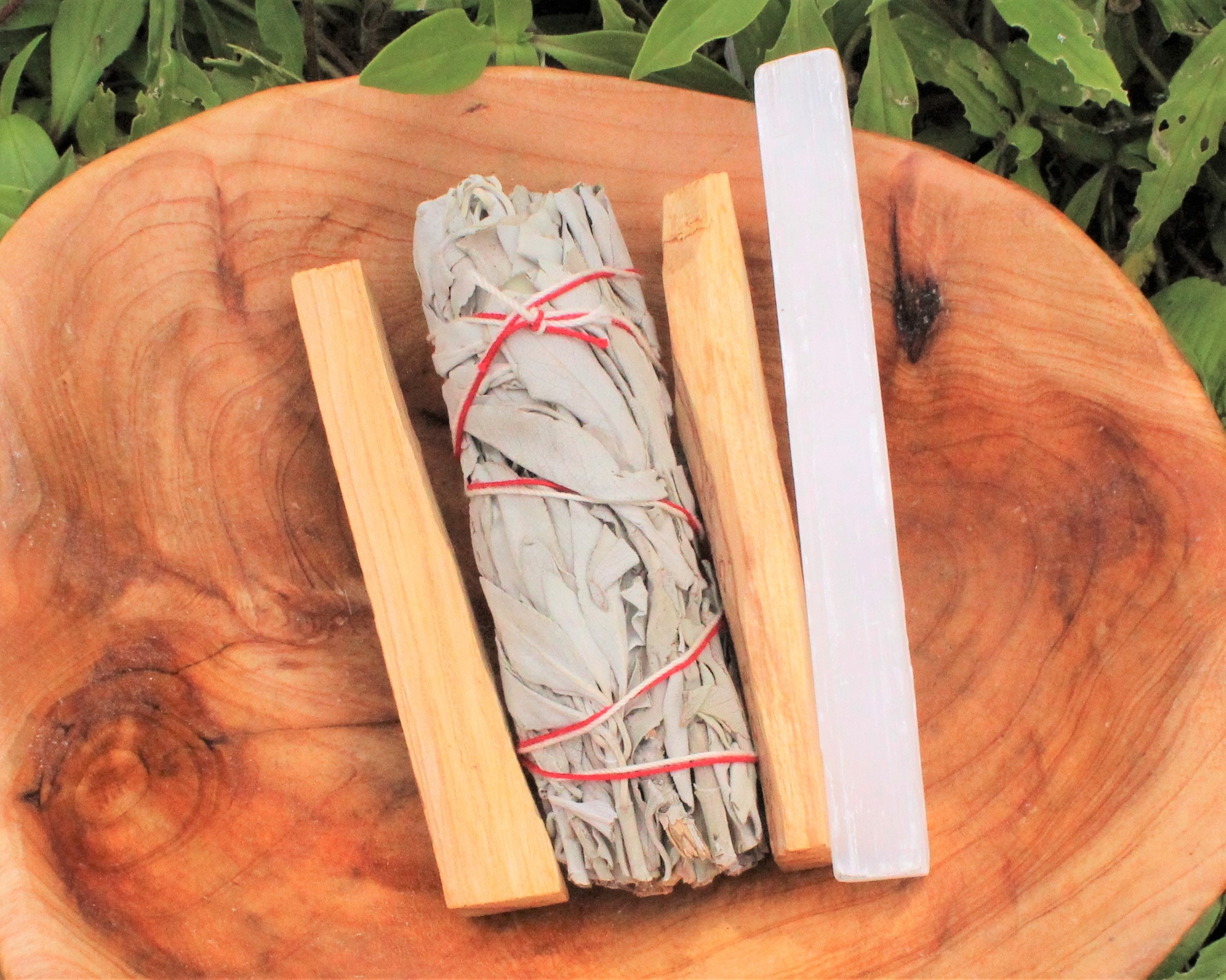 Smudge Cleansing Kit: 5 Selenite Crystal, 2 Palo Santo Sticks , White ...