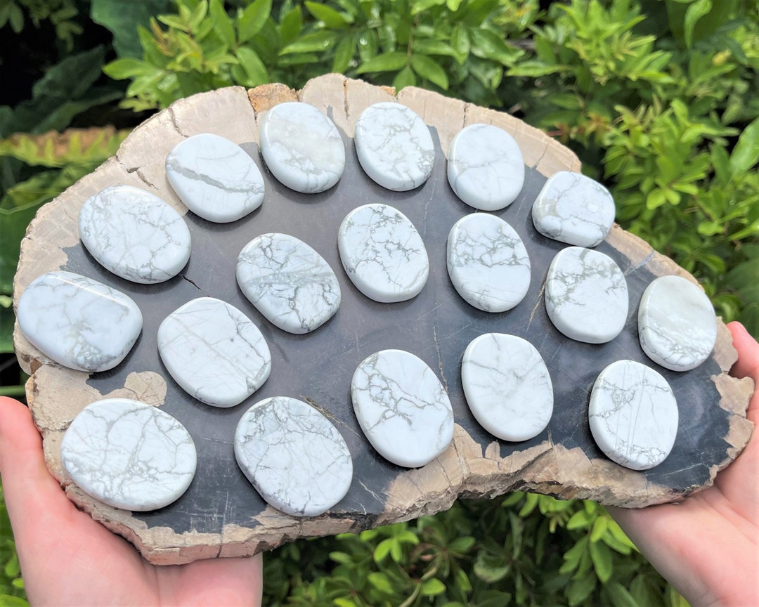 White Howlite Palm Stone: Medium Size, Stone Shape Oval (smooth ...