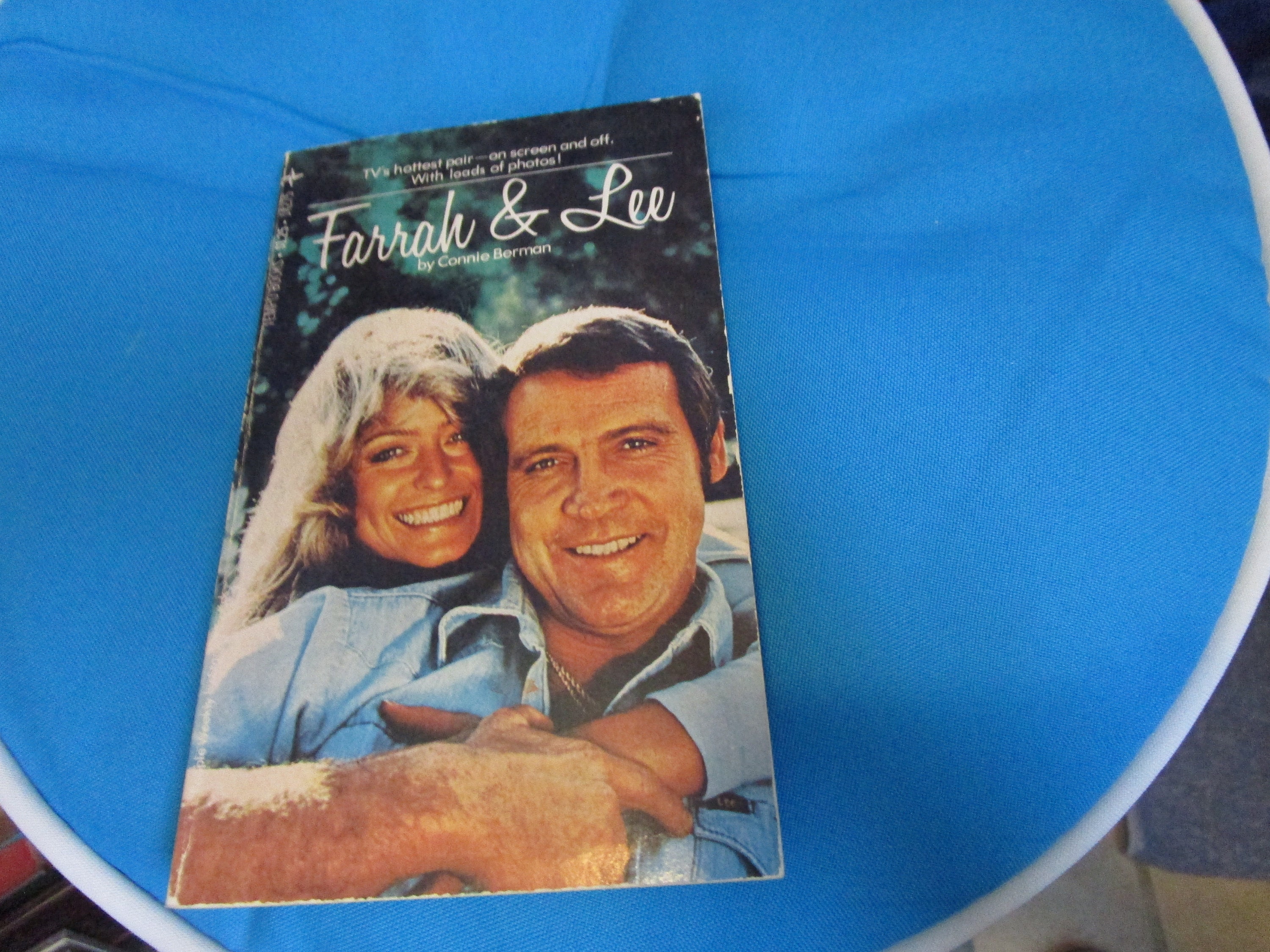 1977 Farrah and Lee by Connie Berman Farrah Fawcett and Lee Majors ...
