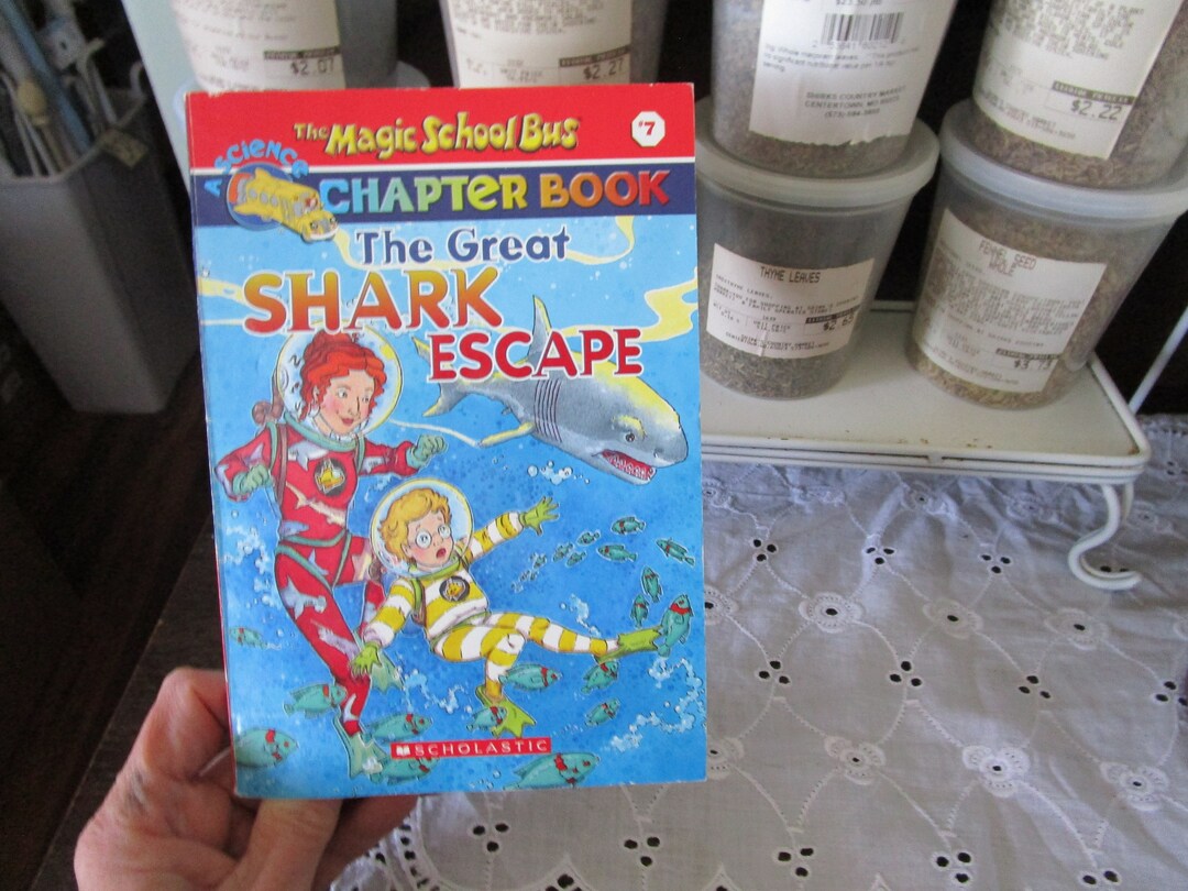 2000 the Magic School Bus A Science Chapter Book the Great Shark Escape ...