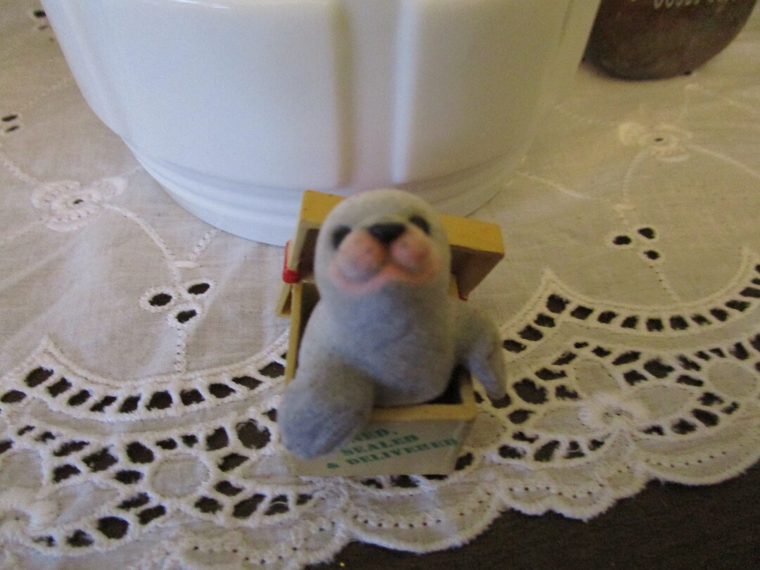 1989 Hallmark Seal in Present Box Signed Sealed Delivered Christmas ...