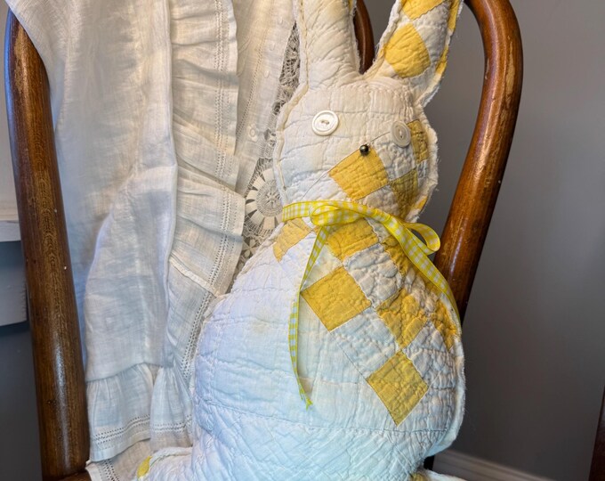 18" Antique Quilt Bunny Sofa Pillow, Farmhouse Cottage Vintage Quilted ...