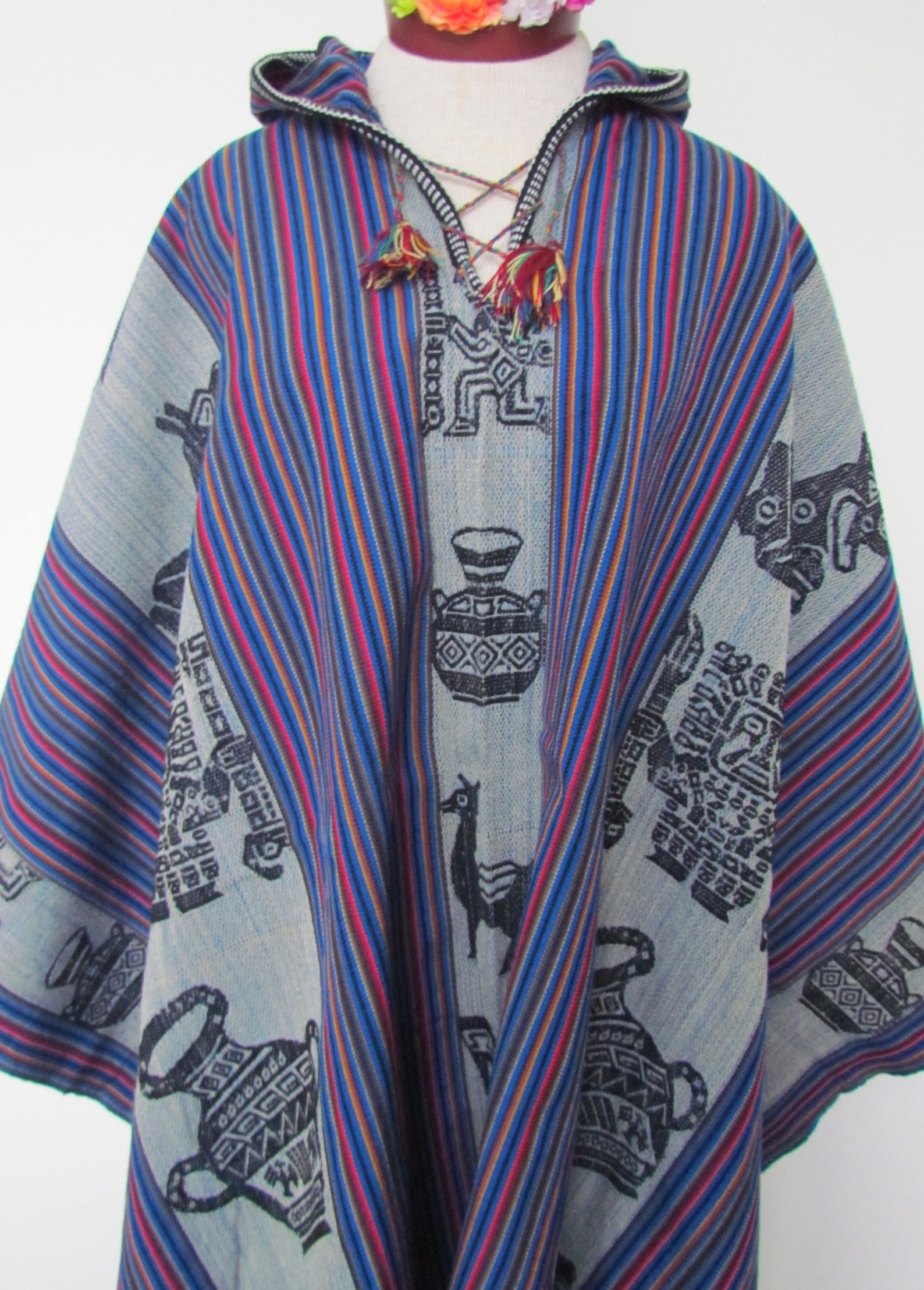 Shaman Hooded Poncho / Peruvian Traditional Wool-blend Poncho/ - Etsy