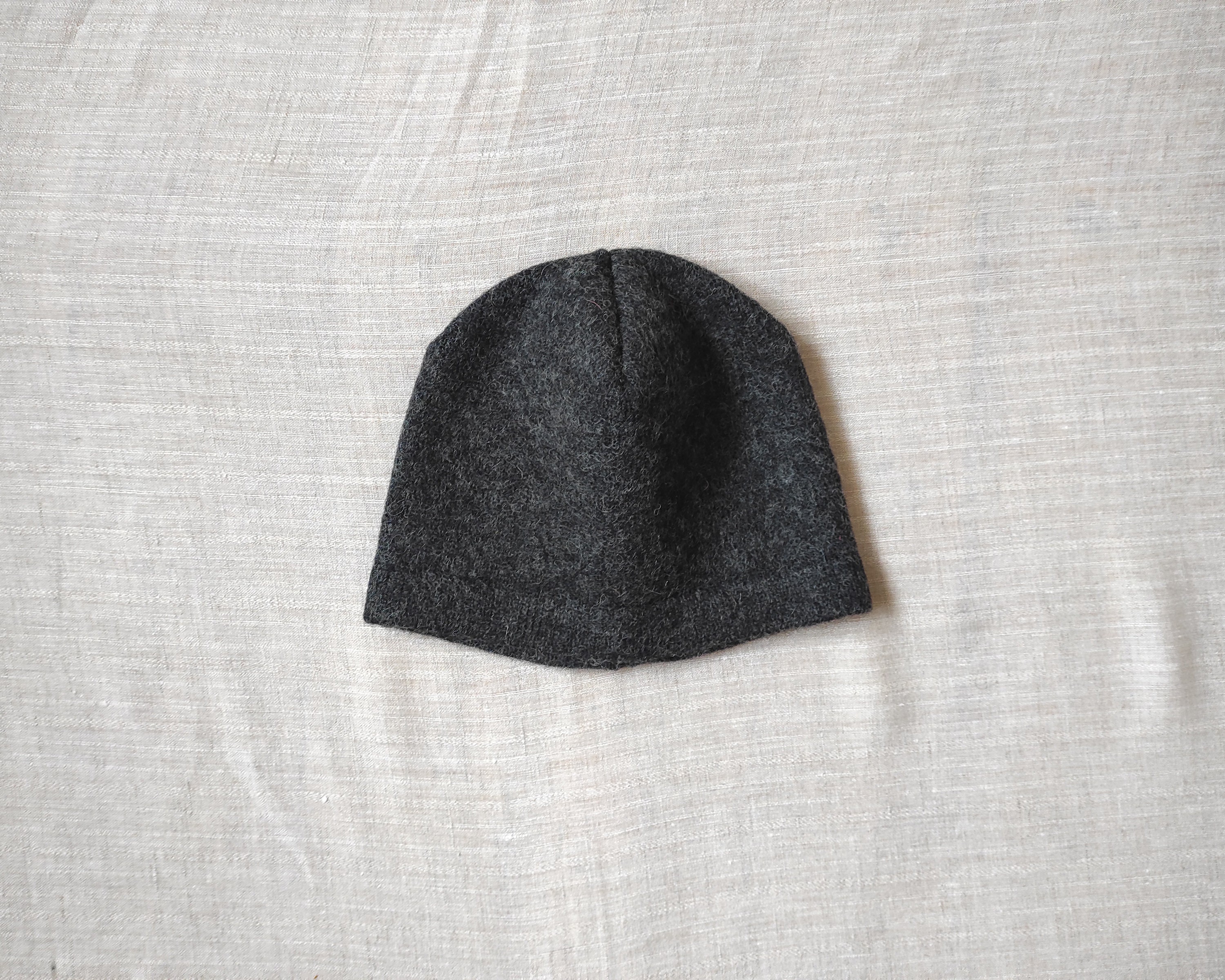 Gebreide wollen muts / Minimalistische muts / Gebreide unisex hoed ...