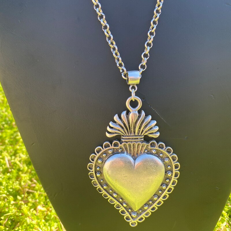 Sacred Heart Pendant - Etsy