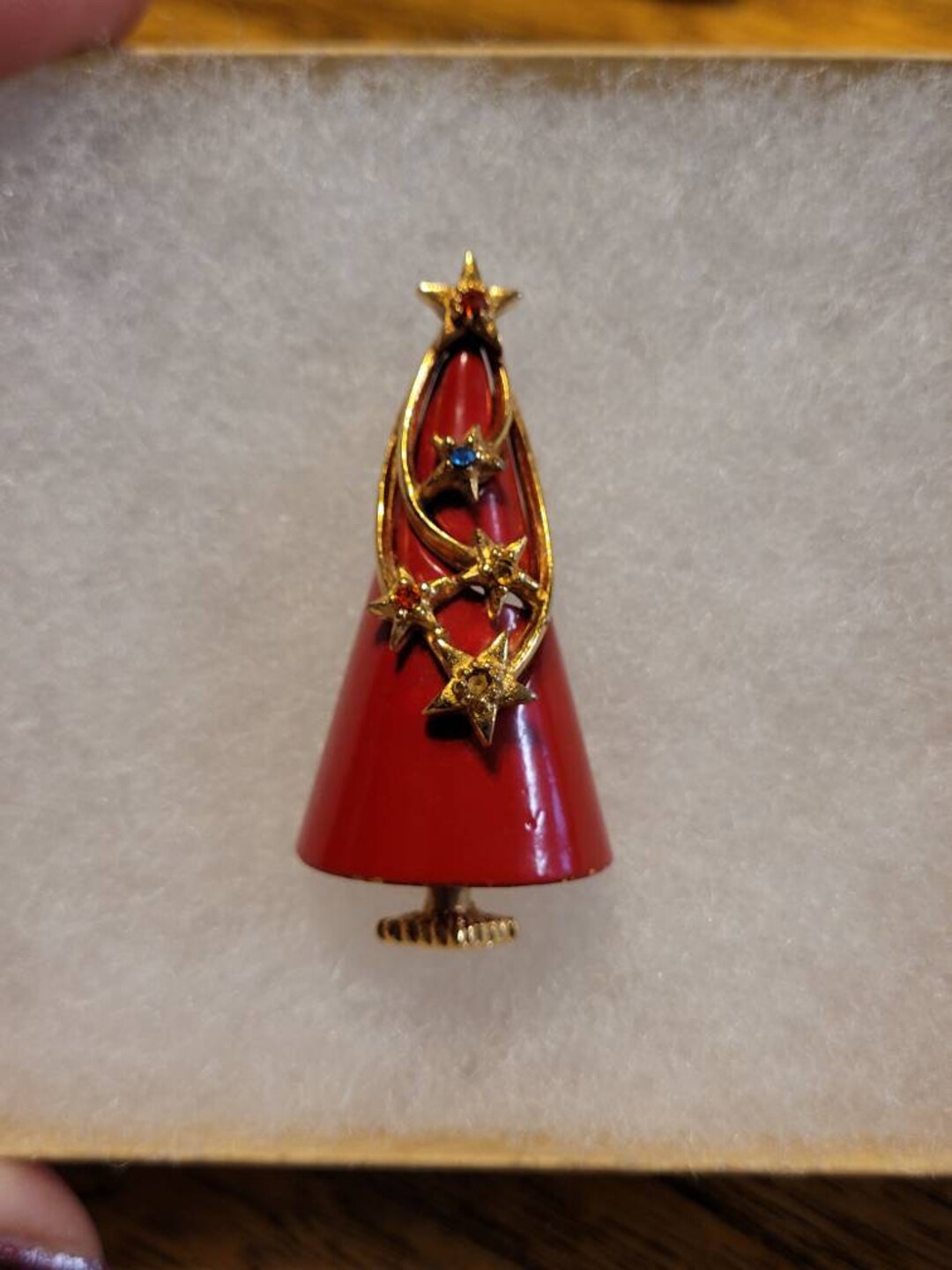 Vintage ART Christmas Tree Brooch - Etsy