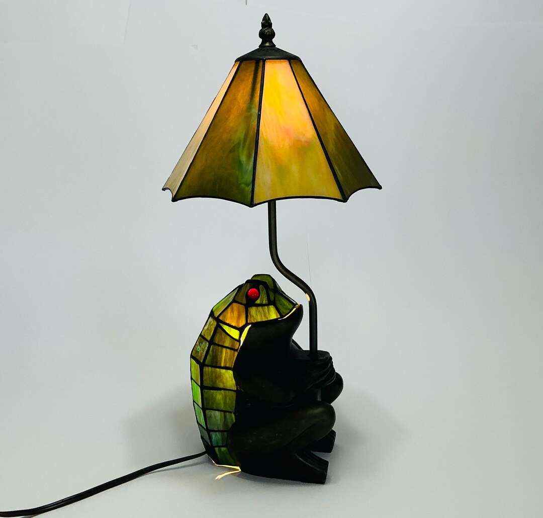 Vintage 20 Inch Tiffany Style Frog With Umbrella Stained Glass Table ...