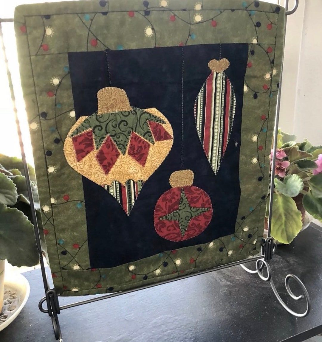 Small Christmas Wall Hanging, Handmade Holiday Table Mat, Quilted ...