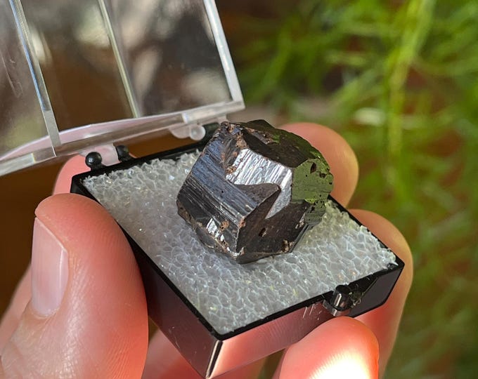Neat “iron Cross Twin” of Goethite After Pyrite From Colombia! - Etsy