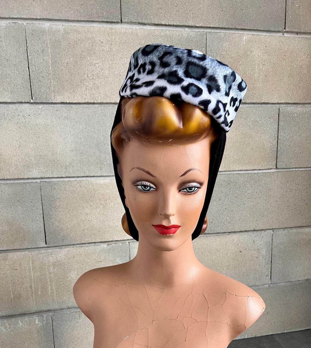 SNOW LEOPARD PILL Box Hat With Black Tie Band 1940s 1950s 1960s ...
