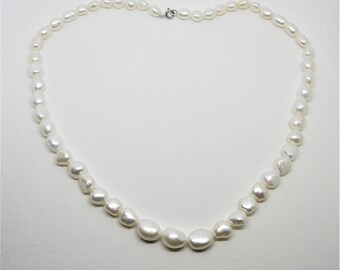 Graduated Pearls | Etsy
