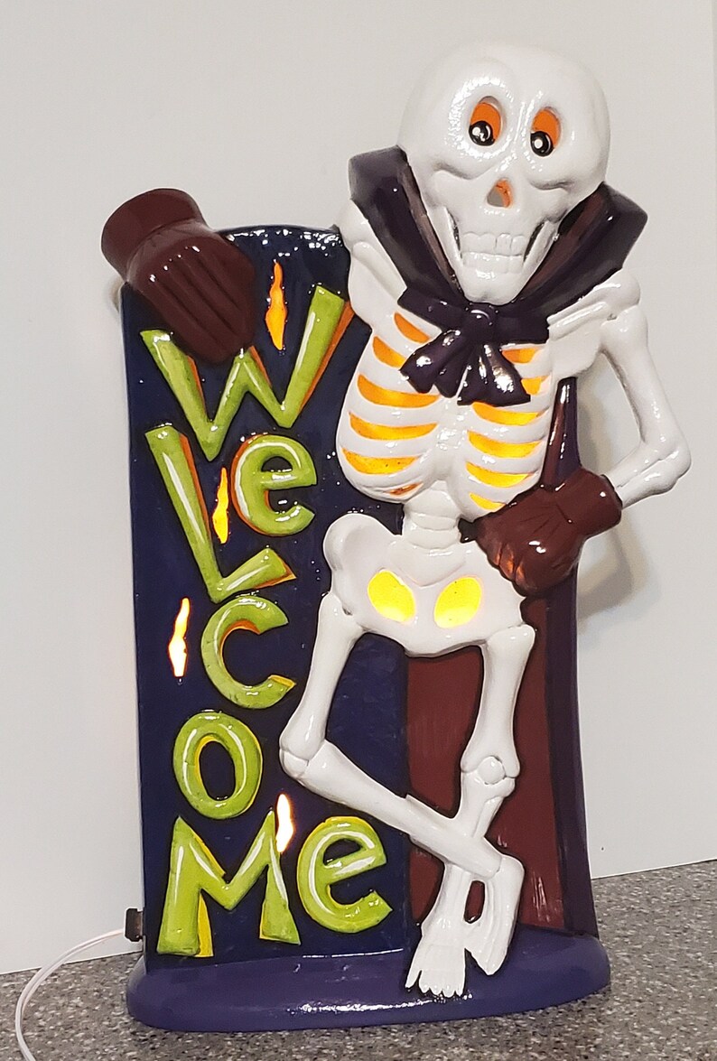 Skeleton Welcome Sign With Lights. Offering a Cute Halloween Welcome ...