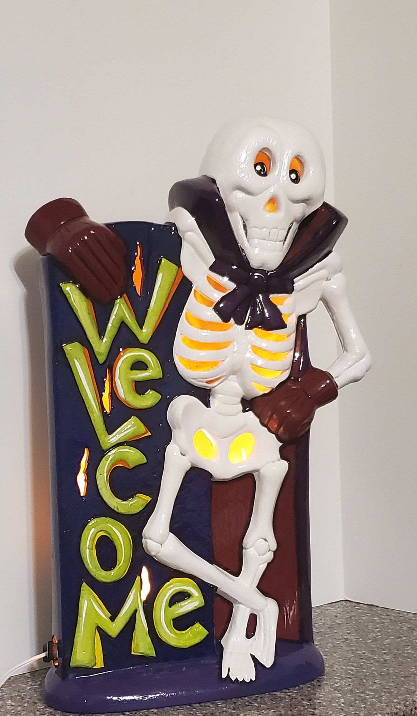 Skeleton Welcome Sign With Lights. Offering a Cute Halloween Welcome ...