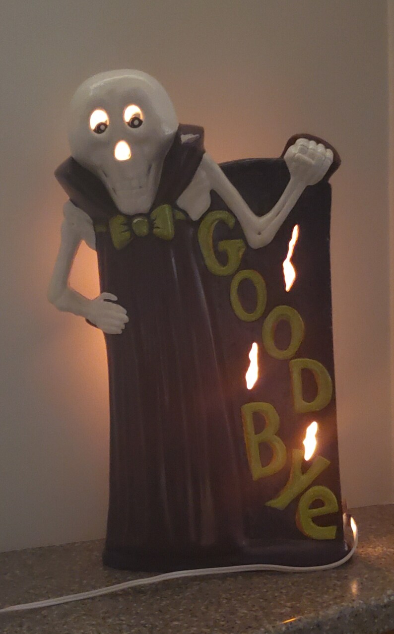 Skeleton Welcome Sign With Lights. Offering a Cute Halloween Welcome ...