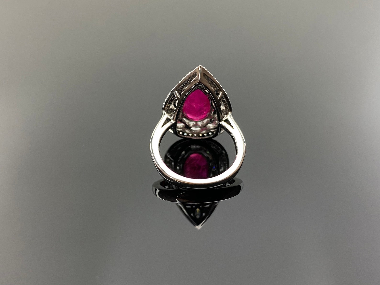 Certified Natural Pear-shaped Ruby Ring With VVS Diamond - Modern ...