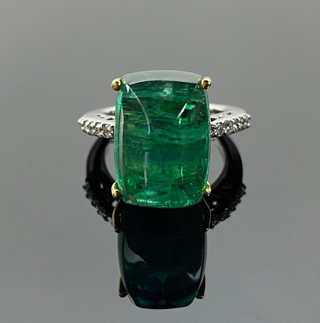 Certified Natural Sugarloaf Shape Emerald Ring With VVS Diamond ...