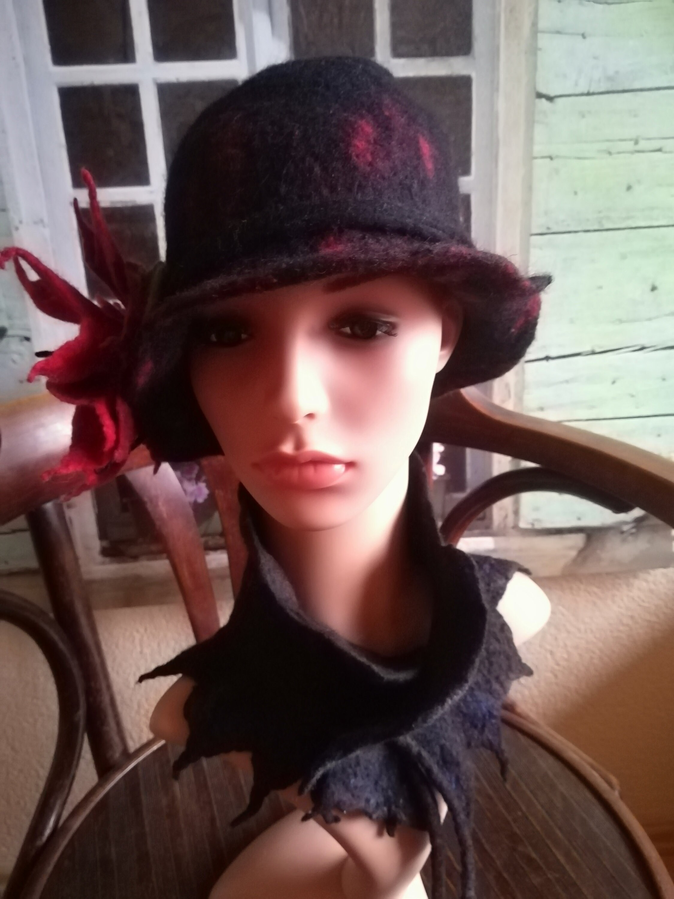 Gefilzter Damen Bowler Hut Cloche mit großer Blüte Vintage - Etsy 日本