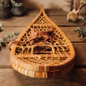 Snowshoe Vintage Pair, Cabin Wall Decor, Ski Resort Wall Hanging ...