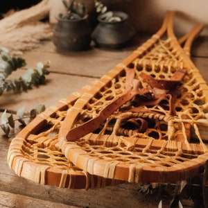 Snowshoe Vintage Pair, Cabin Wall Decor, Ski Resort Wall Hanging ...