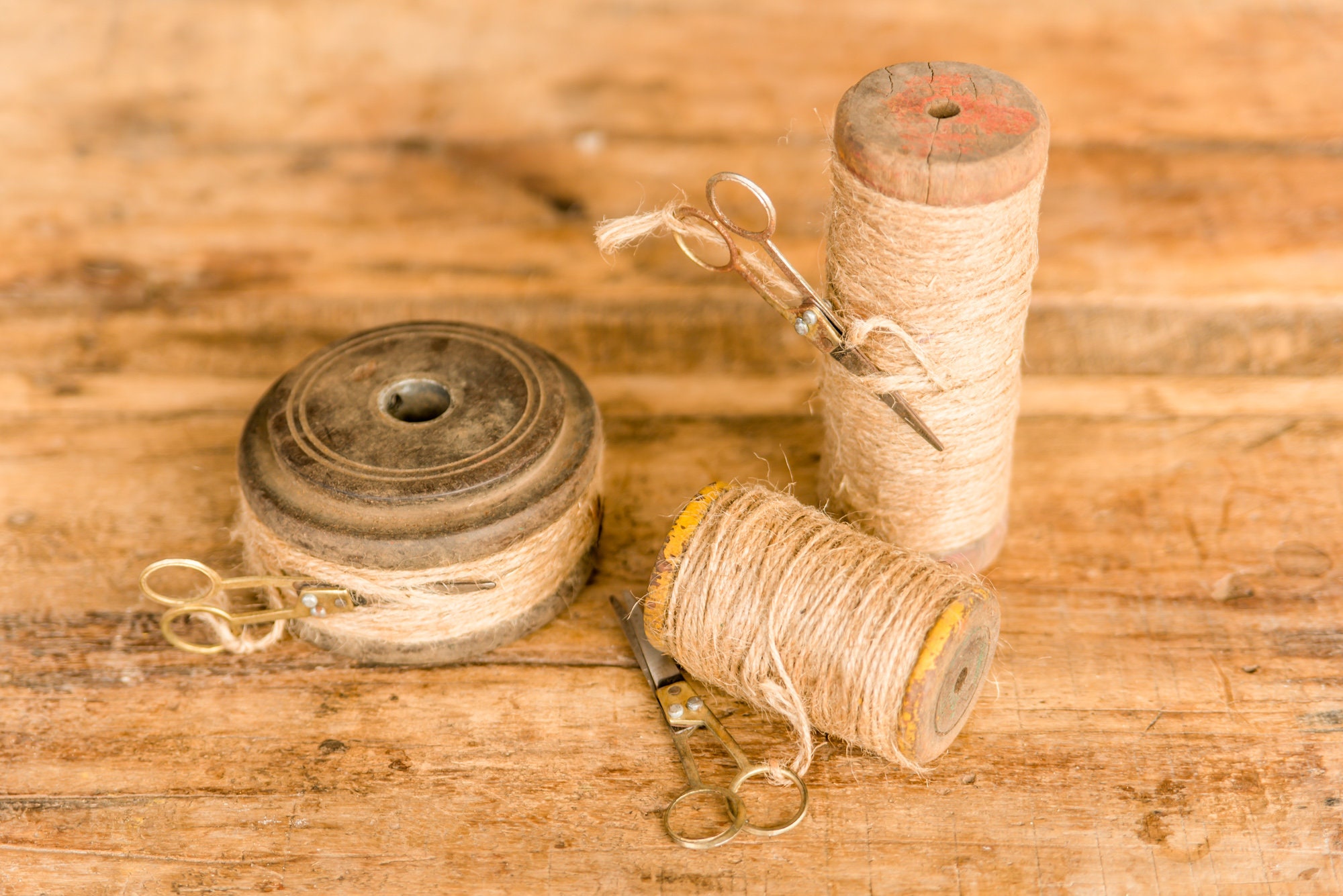 Vintage Wooden Spool With Yarn and Scissors - Etsy