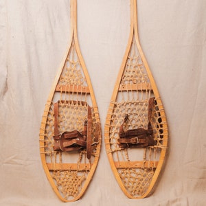 Snowshoe Vintage Pair, Cabin Wall Decor, Ski Resort Wall Hanging ...