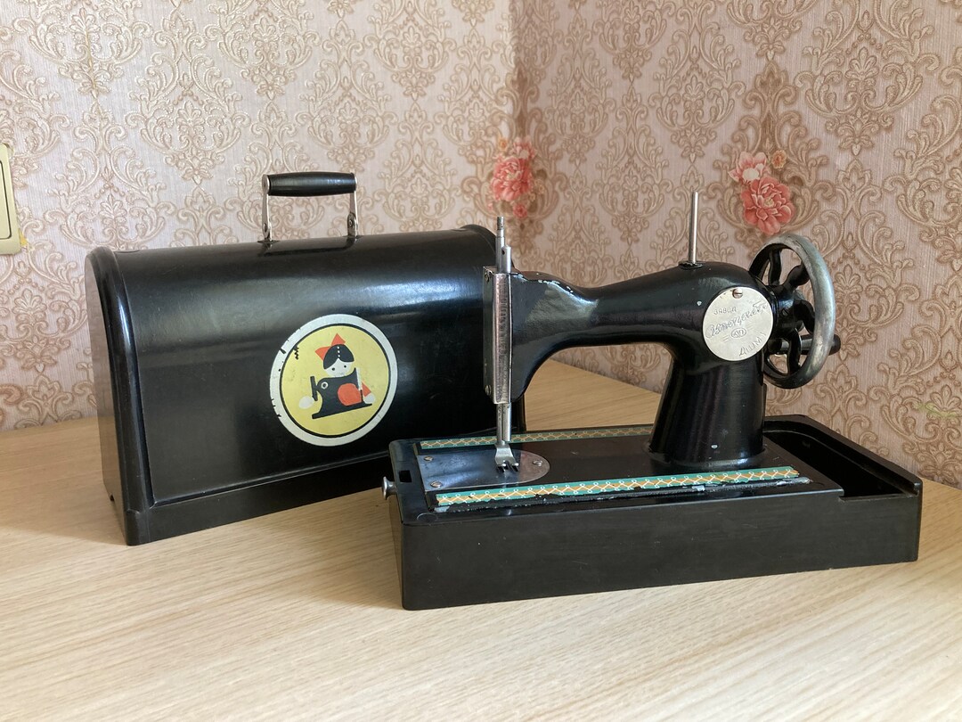 Vintage Sewing Machine. Vintage Toy. Child Sewing Machine - Etsy